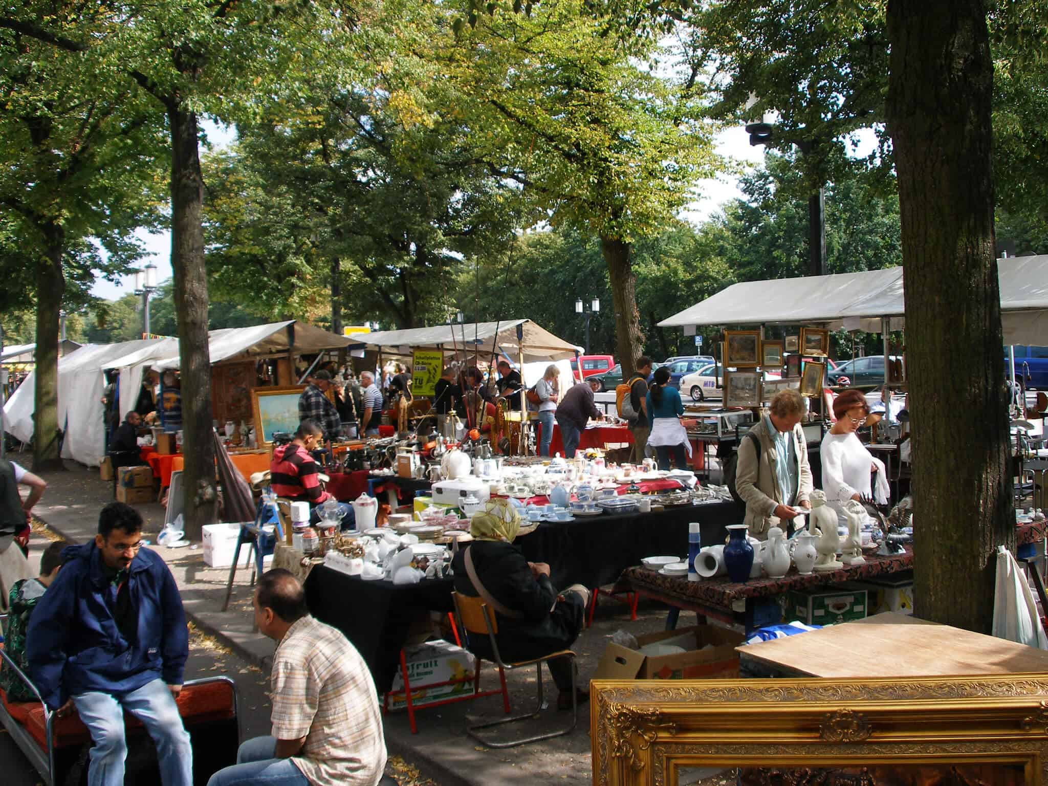 Trödelmarkt Arkonaplatz | Weekly Flea Markets in Berlin, Germany